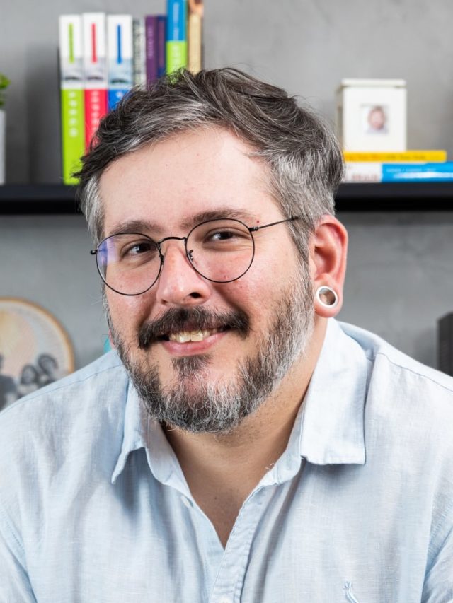 Quem é Thiago Queiroz - Paizinho, Ví­rgula!